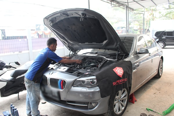 Servis Mobil BMW, Bengkel Online, Montir Siap Datang